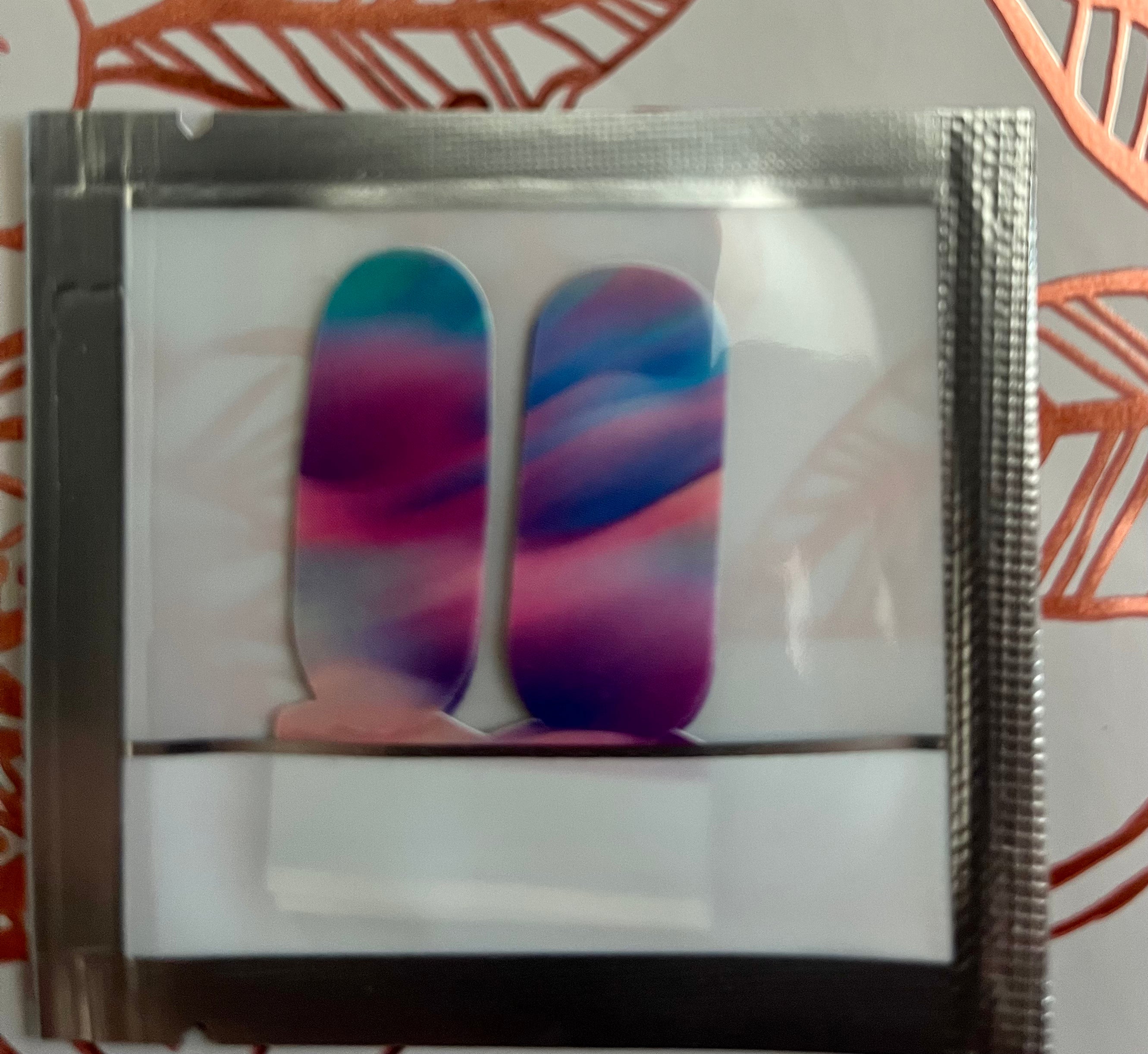 Swoosh Me Accent – ShiBella Nails