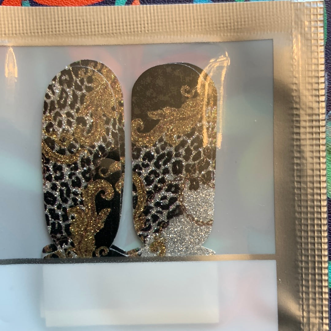 Black Gold Bling Accent – ShiBella Nails